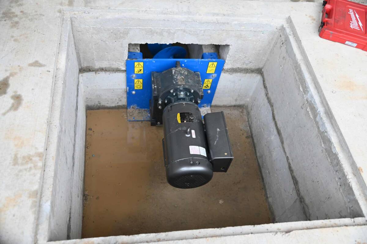 MA-12 Cross Gutter Manure System- Patz Corporation