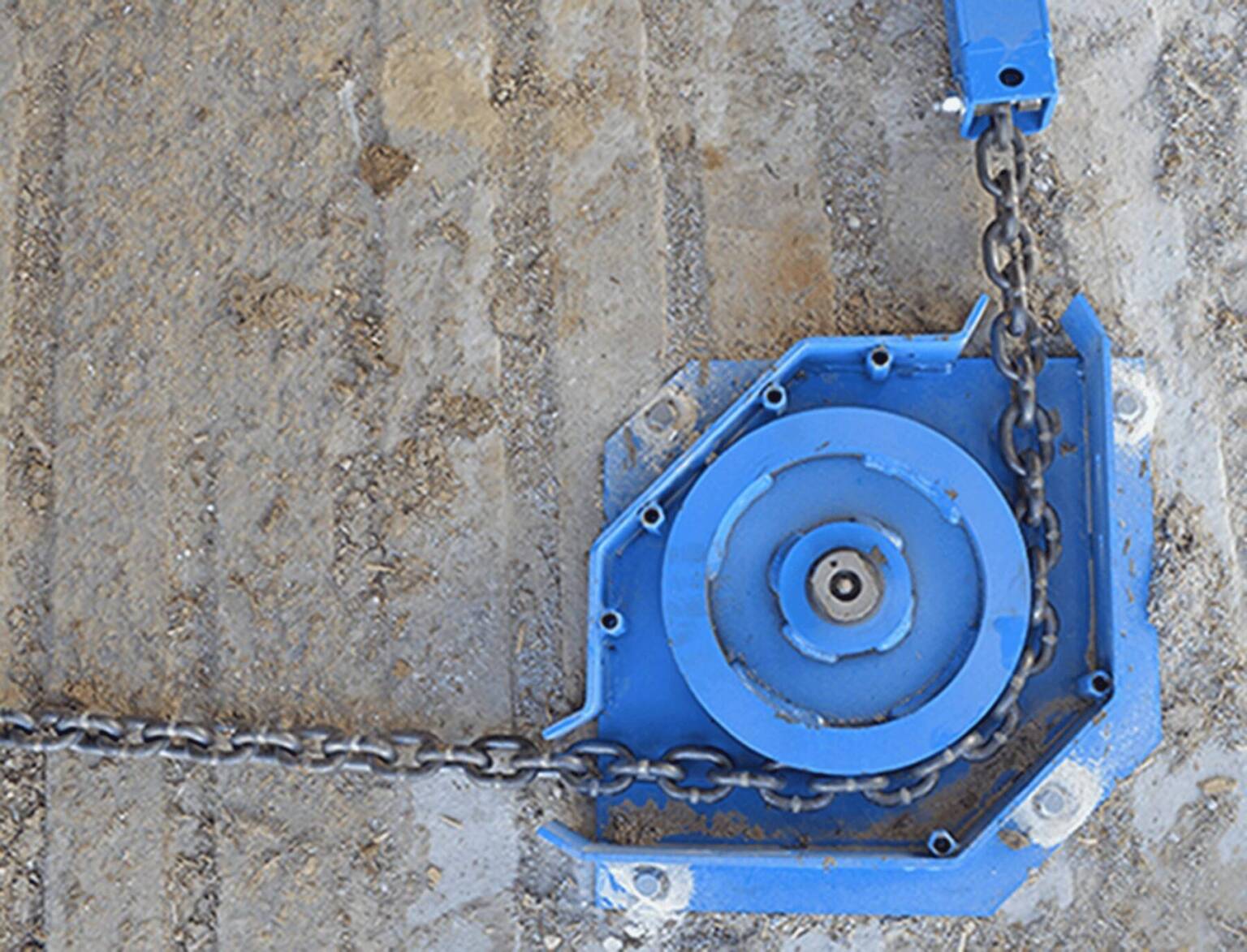 IntelliChain® Alley Scrapers - Patz Corporation